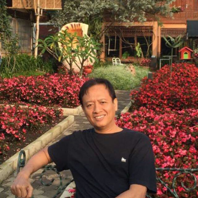 Prof Henri Subiakto, M.Si