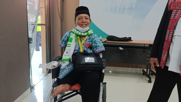 Kisah Agus Yusuf, pelukis difabel berangkat haji - Suara Muslim