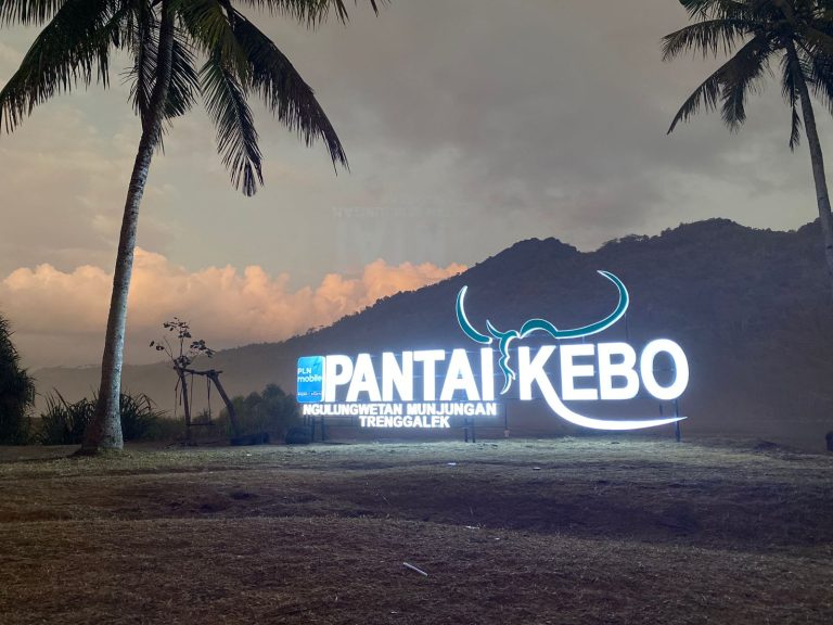 Pantai Kebo Trenggalek semakin berkembang dengan program elektrifikasi ...